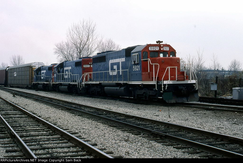 GTW 5921 and 5851 with #371